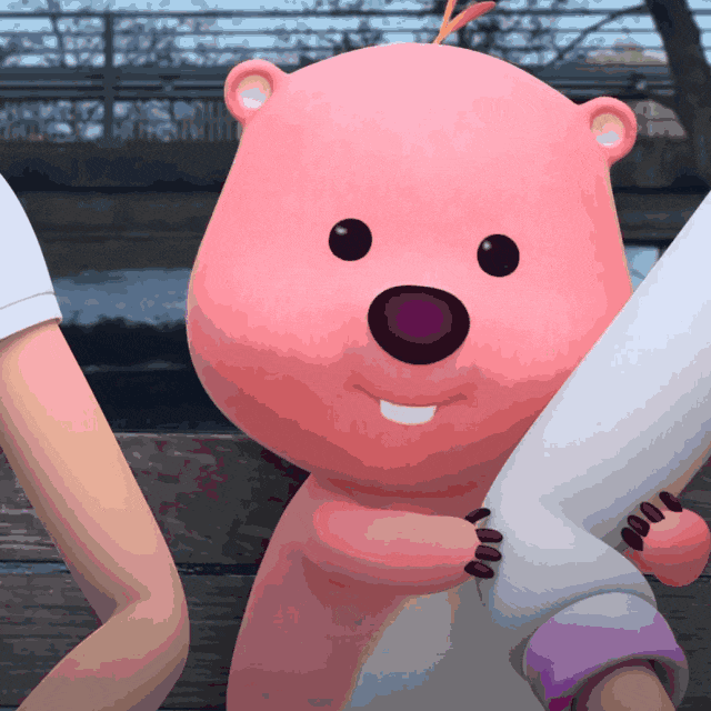 000 loopy表情包：loopy歪嘴表情包 可爱粉熊双手紧握物品，一脸开心的模样超萌表情包图片gif动图 - 求表情网,斗图从此不求人!