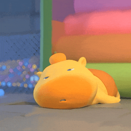 可爱小黄河马趴地生无可恋，尽显慵懒呆萌之态 表情包丨水豚噜噜表情包合集④表情包图片gif动图 - 求表情网,斗图从此不求人!