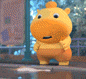 可爱的黄色河马玩偶站在户外，呆萌模样超治愈 抽象小尺寸小表情包表情包图片gif动图 - 求表情网,斗图从此不求人!