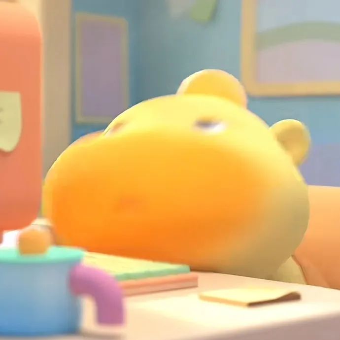 可爱的黄色河马玩偶趴在桌上，一脸呆萌惹人爱 河豚噜噜静态表情包 比奶龙还要可爱些 表情包图片gif动图 - 求表情网,斗图从此不求人!