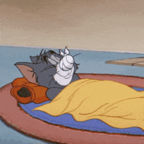 受伤的汤姆裹着被子躺在垫子上，一脸痛苦可怜模样 表情包丨tom And Jerry表情包图片动图 求表情网斗图从此不求人 9212