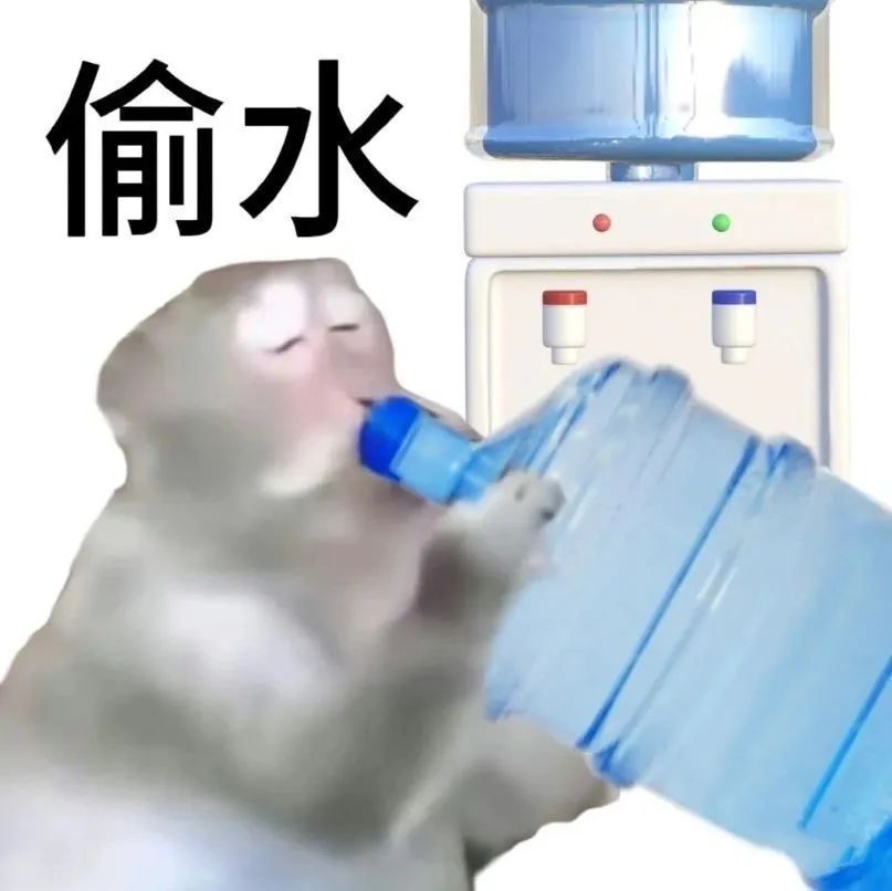 《偷水》猴子闭着眼在饮水机上直接对嘴喝大水瓶里的水 实用聊天表情包表情包图片gif动图 - 求表情网,斗图从此不求人!